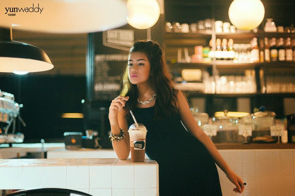 Yun Waddy - Young Myanmar Model in Action Collection