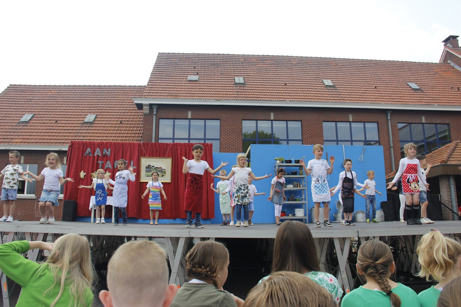 Activiteiten met heel De Wegwijzer!: Schoolfeest: Aan tafel!