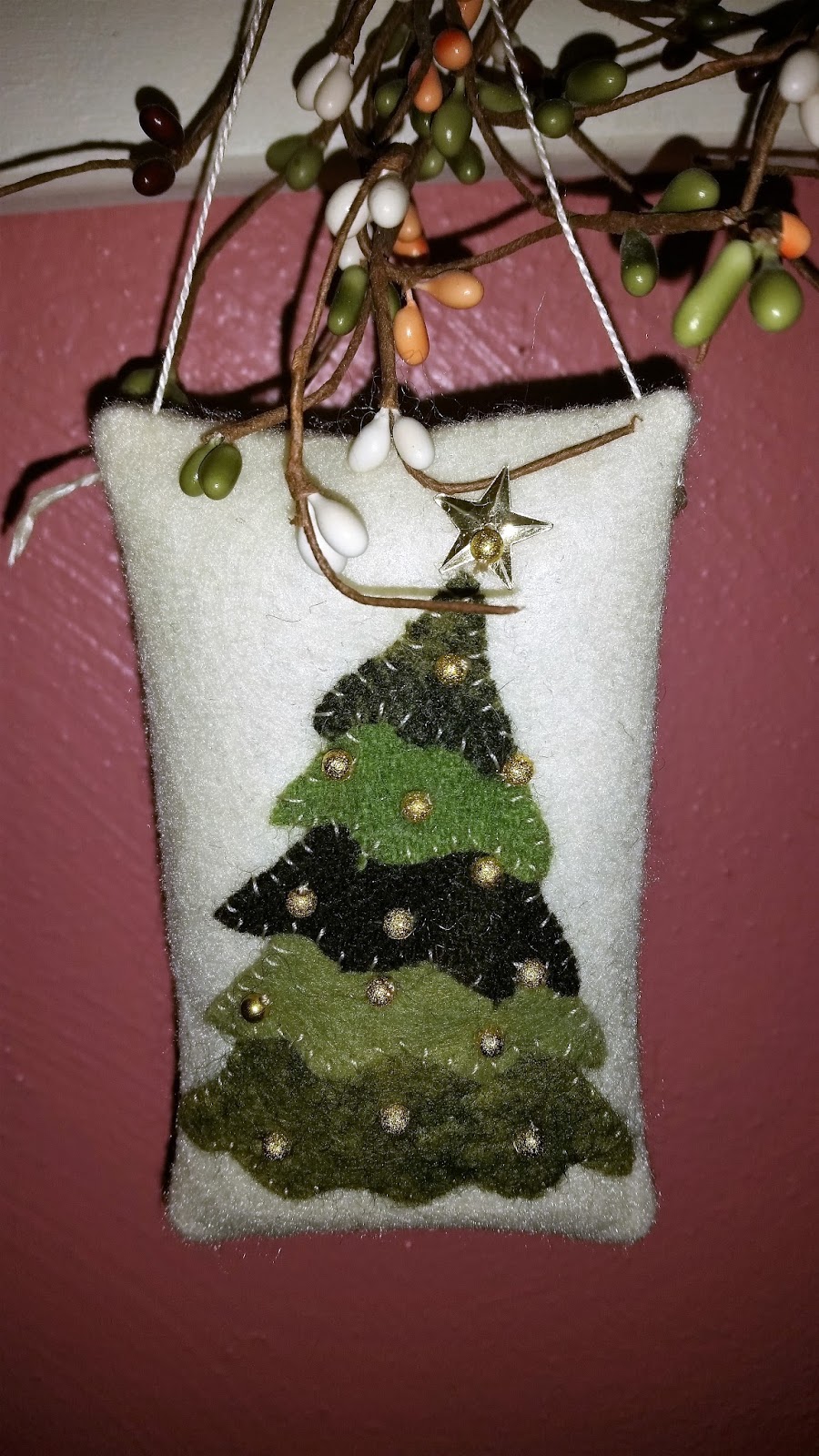 KKL Primitives Selling Blog: WOOL FELT APPLIQUE CHRISTMAS TREE PILLOW ...