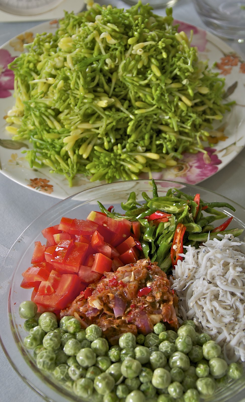 Indonesian Medan Food: Tumis Bunga Pepaya (Male Pepaya Flower Stir Fry)