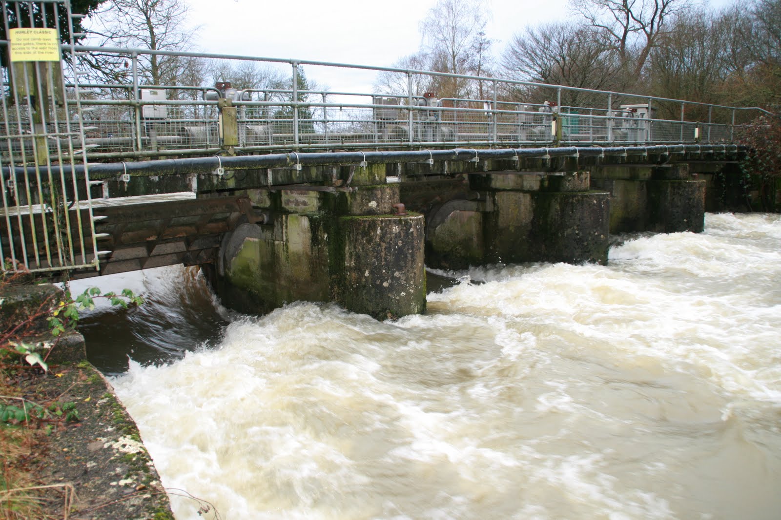 Narrow Boat Albert: Fast Stream at Hurley Lock, River Thames
