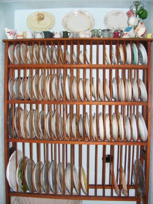 Coloradolady: Vintage Thingie Thursday: Vintage Platter Storage