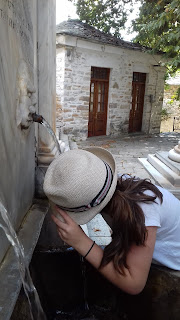 divagando, divagando...: (Triste) adiós Pelion y fugaz (cegadora) estadía en Volos (Sp4)