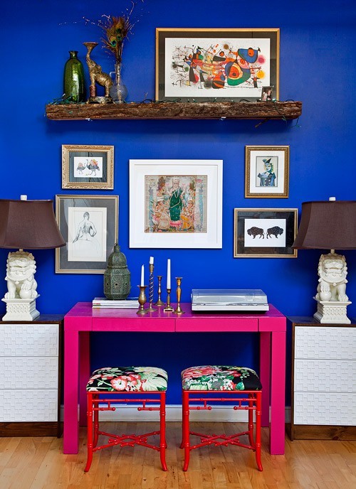In Colorful Waters: In Love with a Bold Entryway
