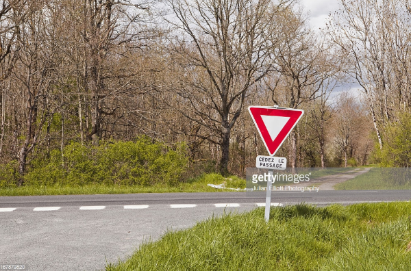 Pengaturan Persimpangan tak Bersinyal (Unsignalized Intersection) :: sinaza
