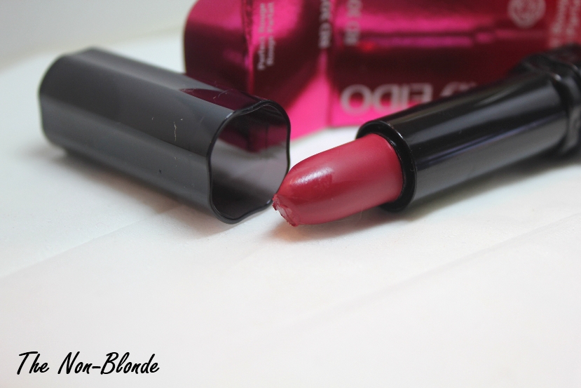 Shiseido Perfect Rouge Lipstick Salon RD305 | The Non-Blonde