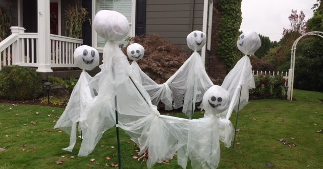 Shoreline Area News: Photo:Poem - October Yard Art