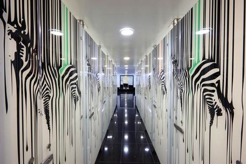 Judy Polan: ODD BITS: Dazzling Dip-Tech glass printing