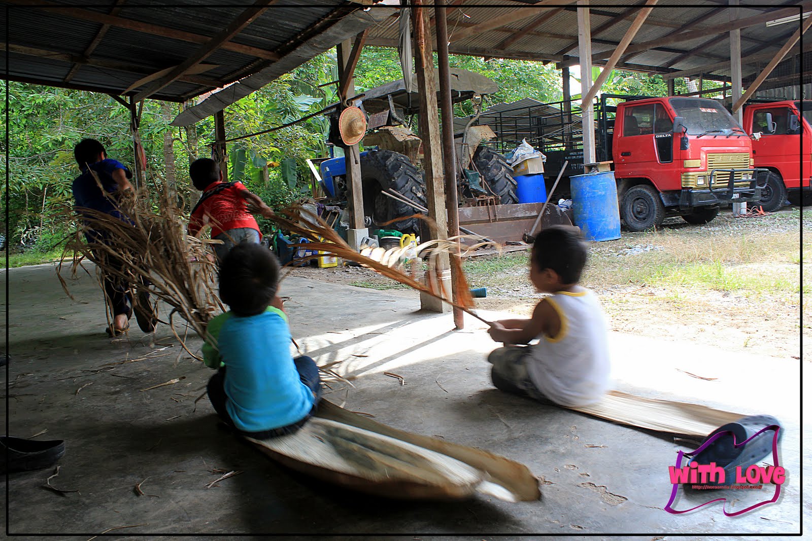 ! WiTh LoVe !: Permainan tradisional: Tarik upih