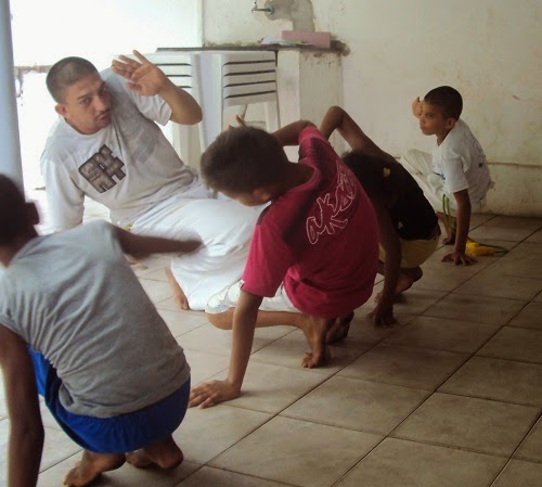 Capoeira – Continuação “Ginga e Cocorinha”. | ESCOLA MUNICIPAL PROF ...