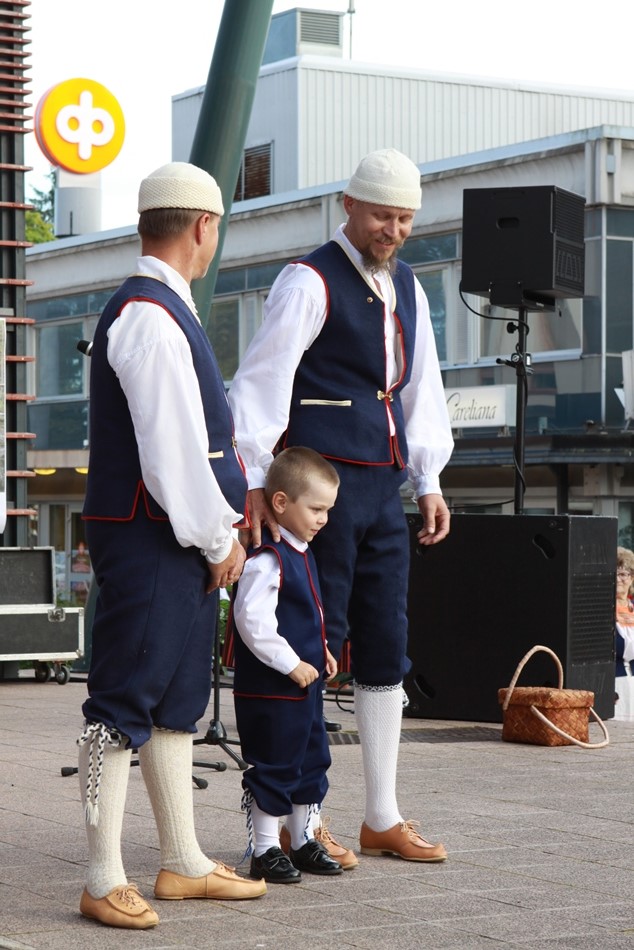 South american searching to learn about traditional finnish clothing ...