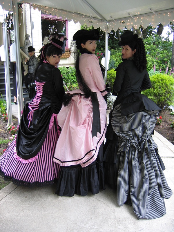 Chronicle of a Lady : How to Sit in a Victorian Bustle Dress