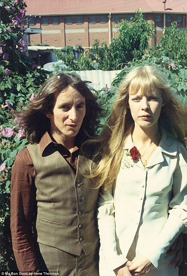 AC/DC News: AC/DC News - Backtracks - Part 2