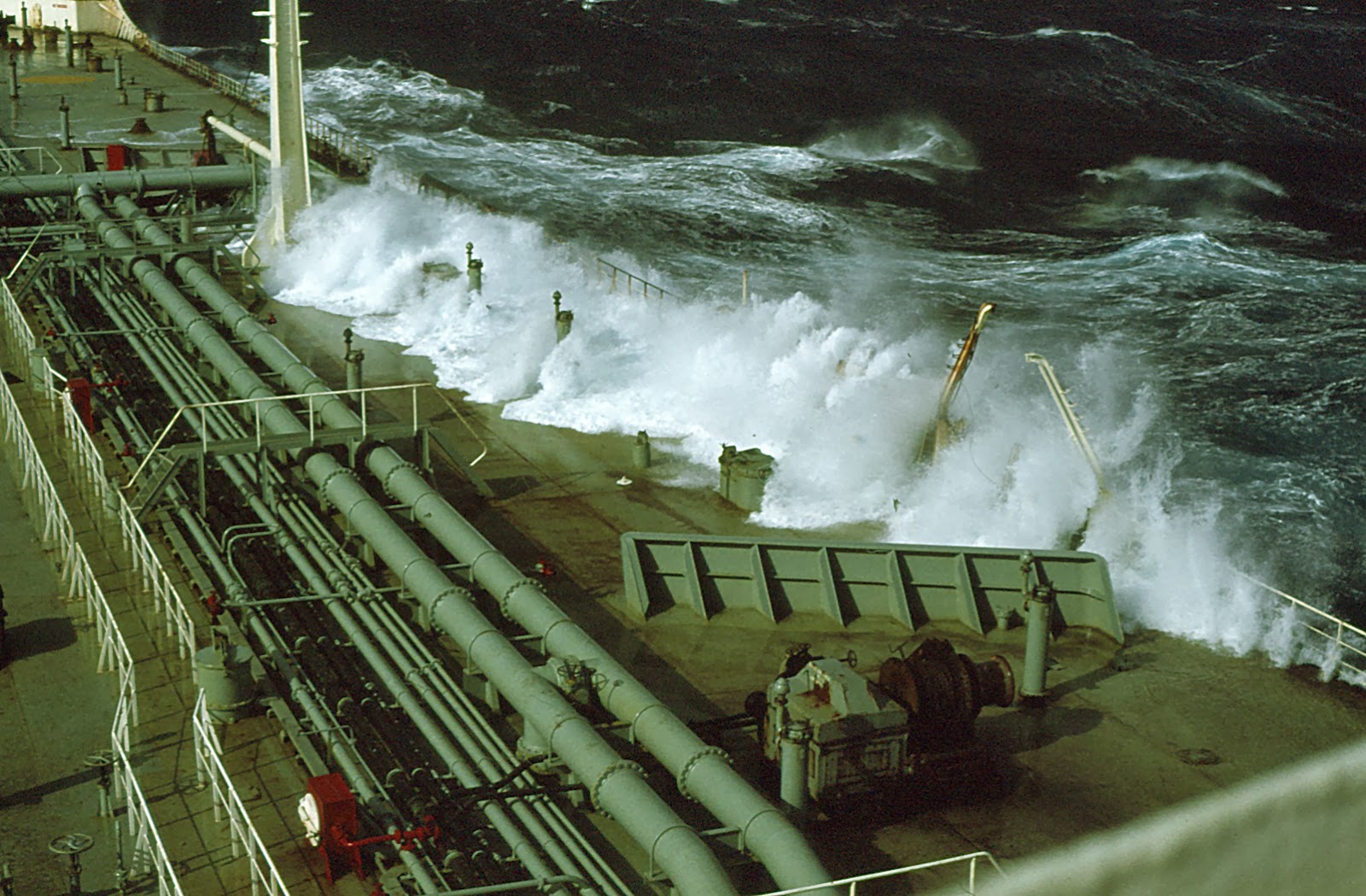 'ZIEN EN WETEN': DILOMA M.S. SHELL TANKERS B.V. (DEEL 1-B)