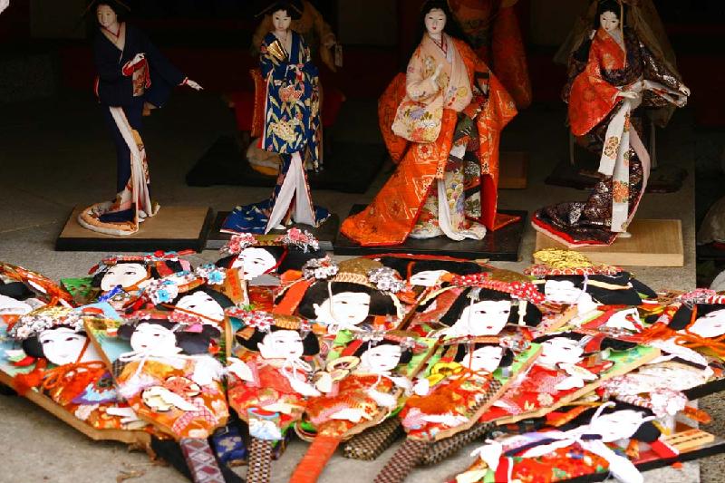 Trò chơi cầu lông Hanetsuki của Nhật Bản