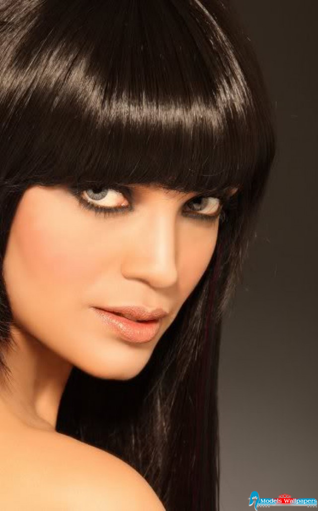 models Accessories: Amina Sheikh