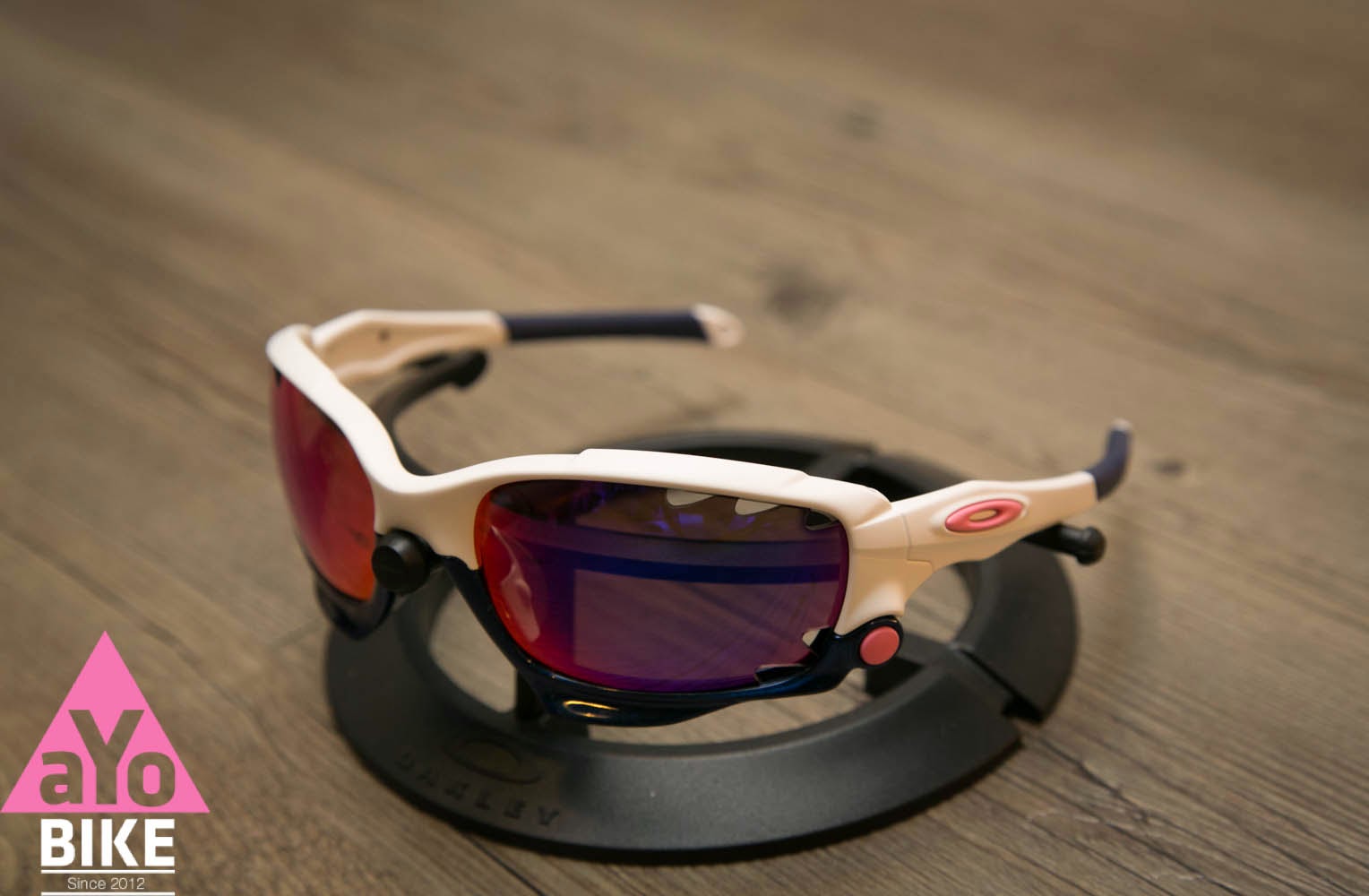 Yao`s Bike Blog: 客制化 Custom OAKLEY Racing Jacket 到貨