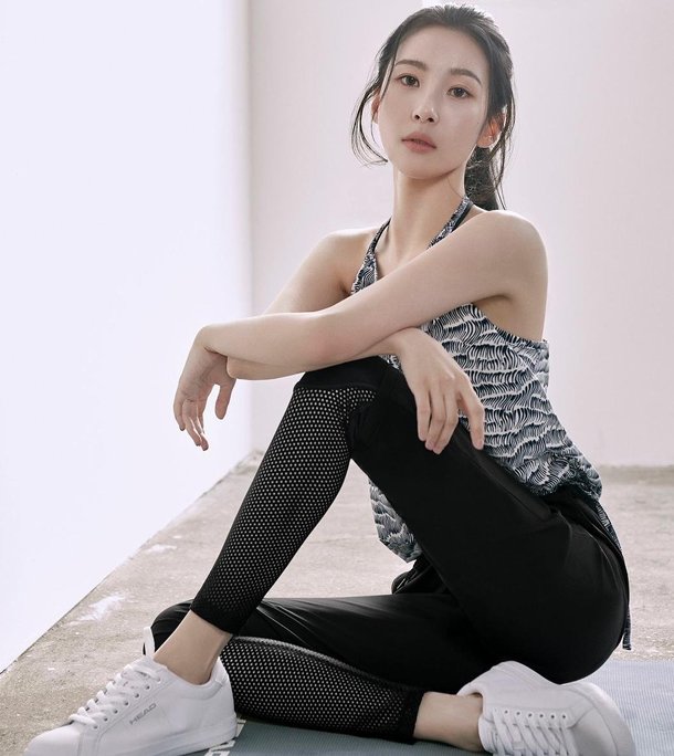 Sunmi looks sporty for her new athletic wear pictorial