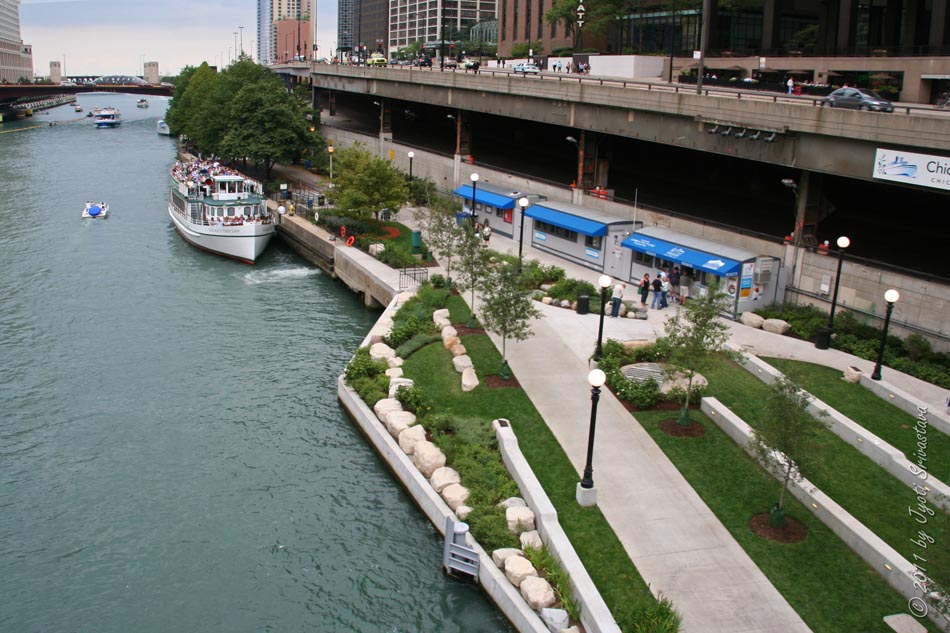 Public Art in Chicago: Recreation along Chicago River: Boats Tours and ...