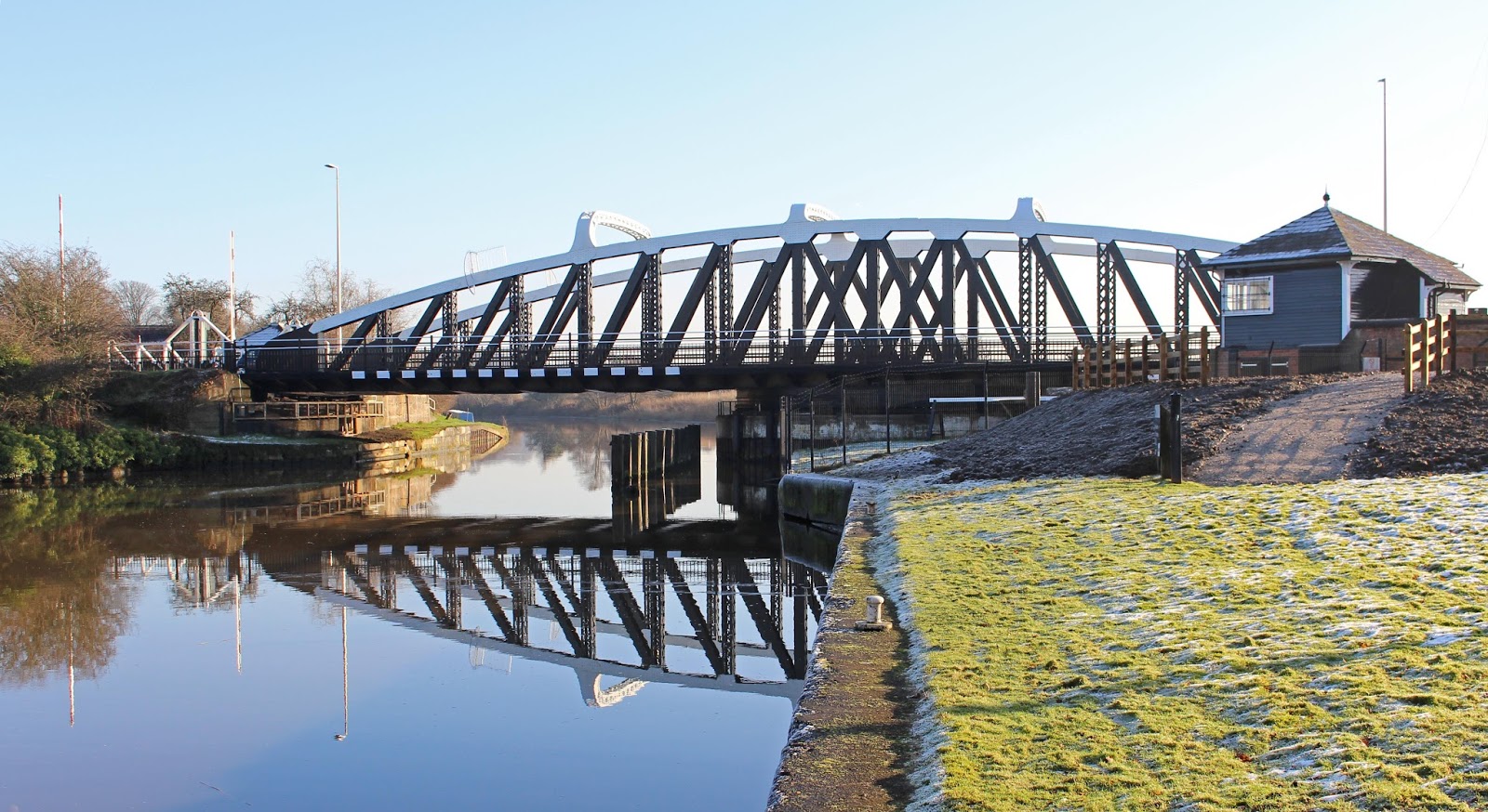 sconzani: Swing Bridges on the Weaver