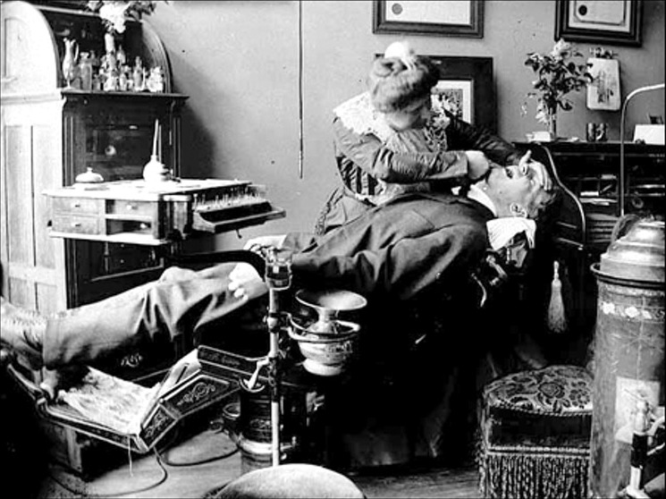 When Tooth Extraction Is Terrifying: 32 Scary Photos Show the Early ...