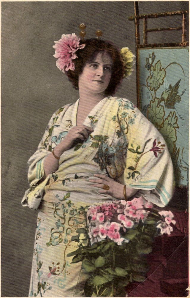 25 Colorized Pics of Victorian and Edwardian Actresses Dressed Up as ...