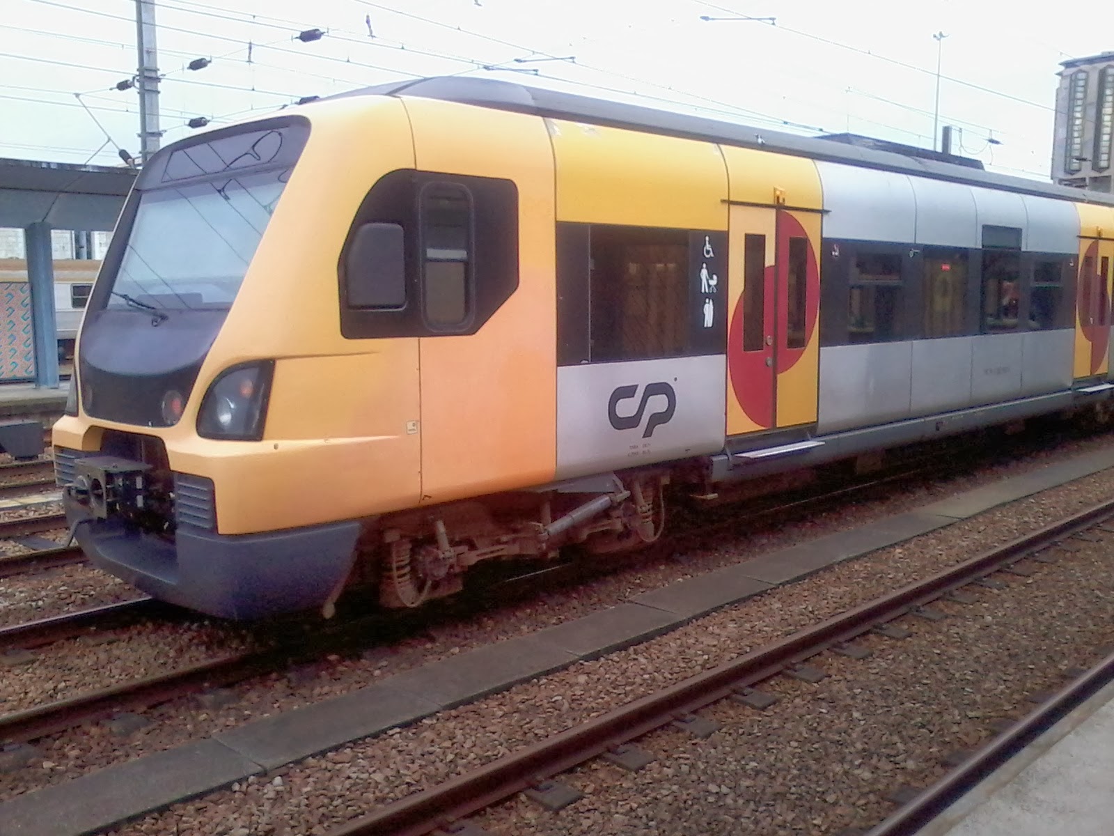 Apeadeiro das Virtudes: AUTOMOTORA CP UME 3400