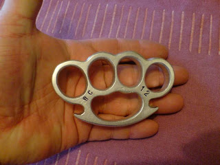 WeaponCollector's Knuckle Duster and Weapon Blog: Ladies Extra Small ...