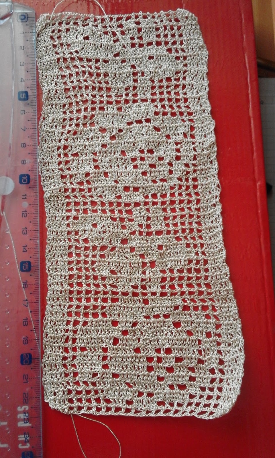 Adriana Hobby: Dantela croşetată manual cu trandafiri