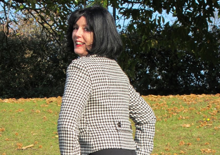 Sarah of RoSa Shoes: Why Hobble Skirts and High Heels?