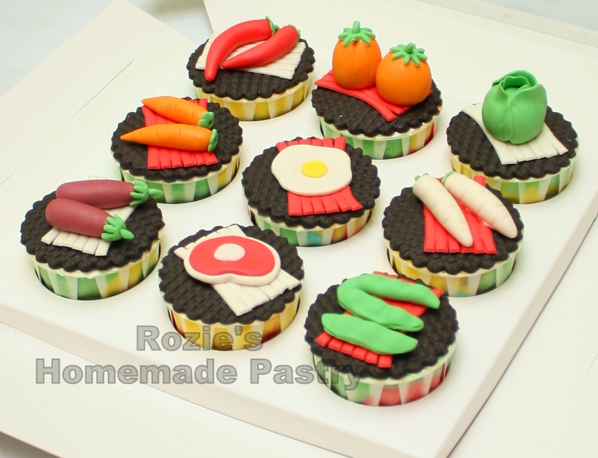 Rozie's Homemade Pastry: Fondant Cupcake 26