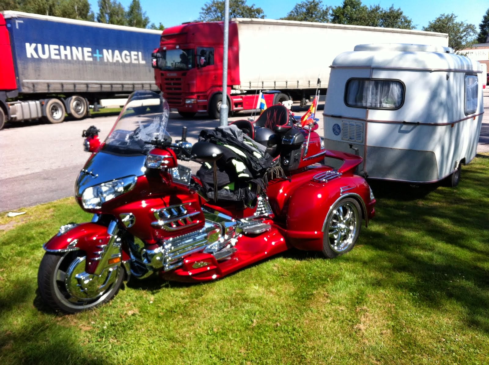 Califor9a: MC med husvagn