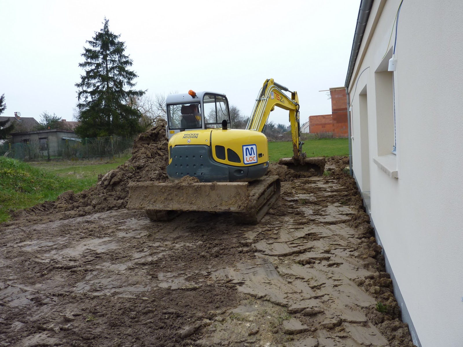 La construction de LAC: Remblai autour de la maison