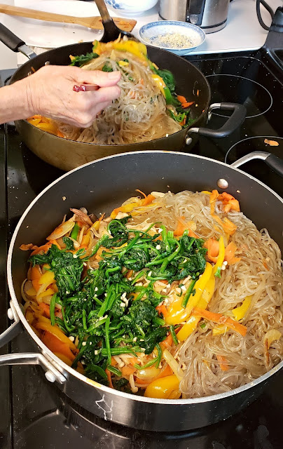 Susan's Savour-It!: Korean Sweet Potato Noodles with Vegetables...Chap Chae