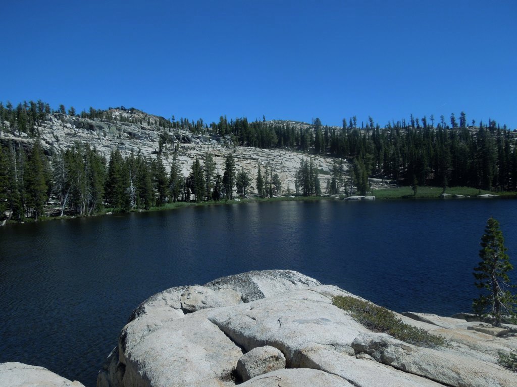 Peachy Hiker: Lawrence Lake in Desolation Wilderness