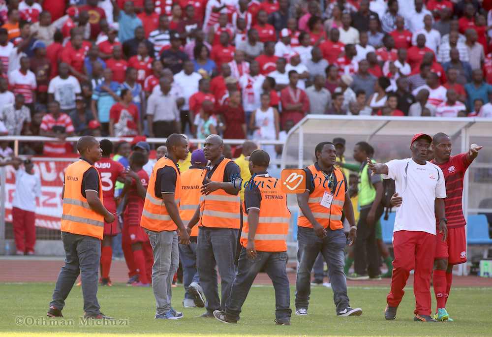 MATUKIO @ MICHUZI BLOG: MATUKIO KATIKA PICHA: MECHI YA WATANI WA JADI ...