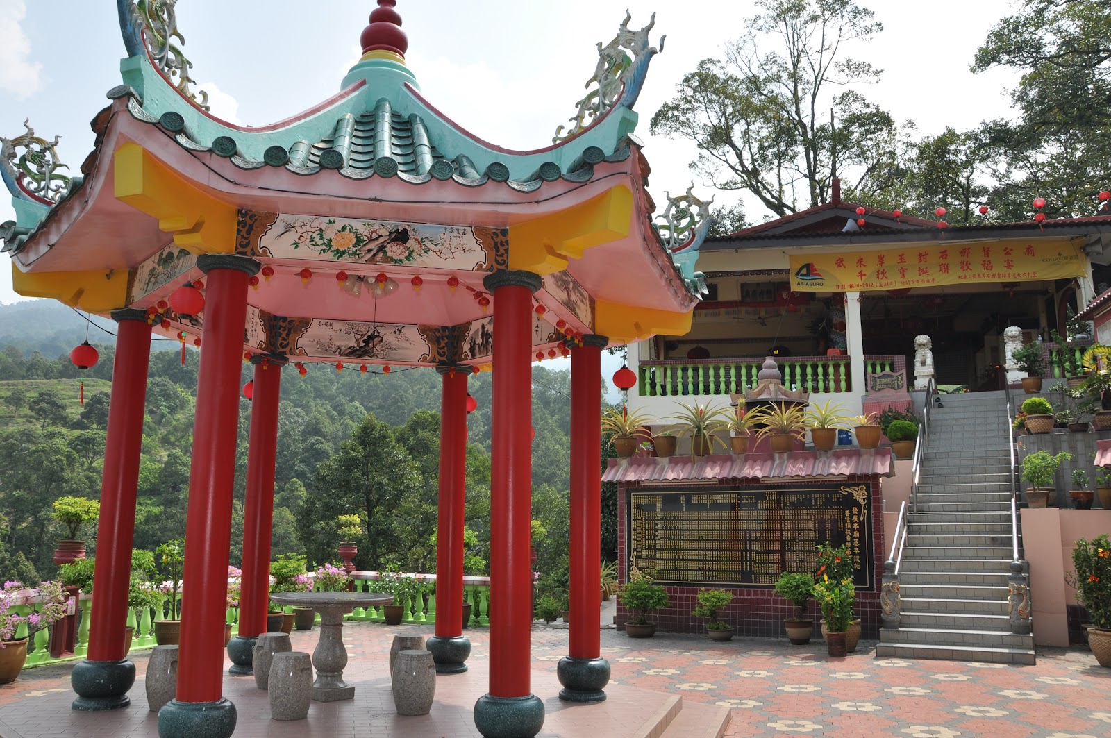 Sungai Siput Boy: Pekan Broga: Gigantic Monkey God at Sak dato Temple ...