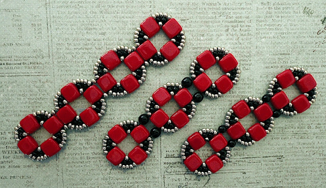 Linda's Crafty Inspirations: Playing with my beads...Red Beads