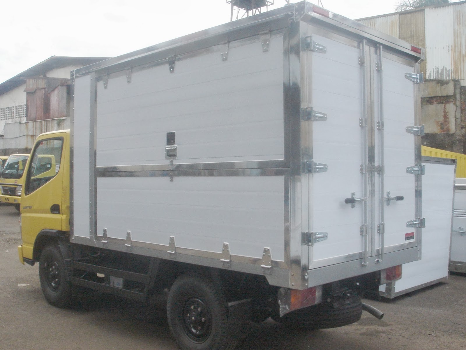 SALUYU KAROSERI: Full Box Aluminium Model Moko, Catering, Untuk Mobil ...