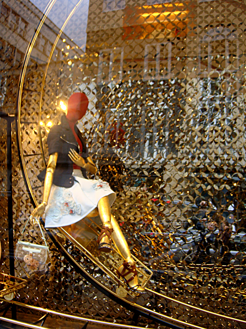 Lèche-vitrines: Mais Mayfair: vitrinas INCRÍVEIS da Louis Vuitton