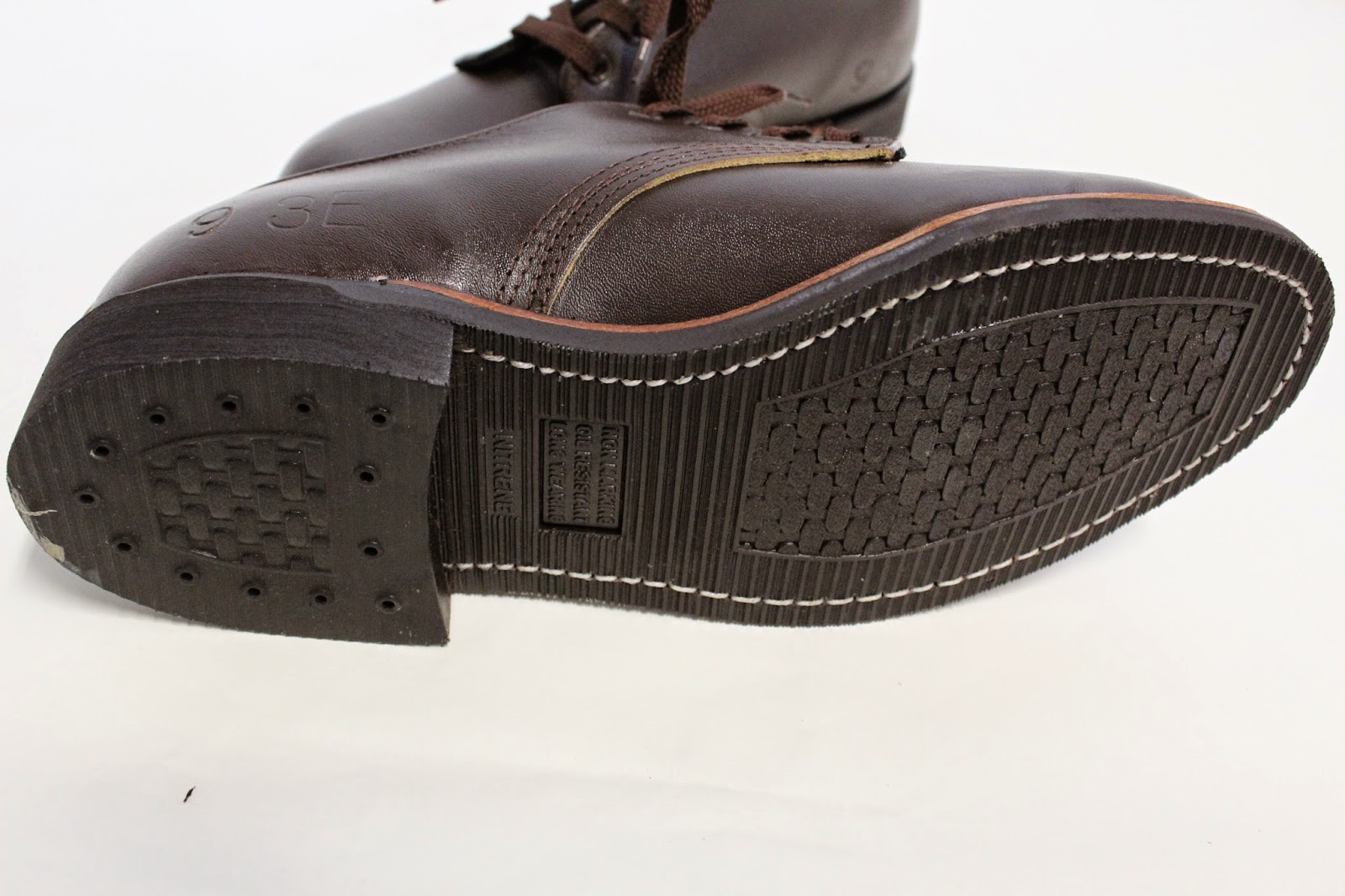 Comprador de WHITE HEAD EAGLE: Dead Stock Prison Issue Shoes