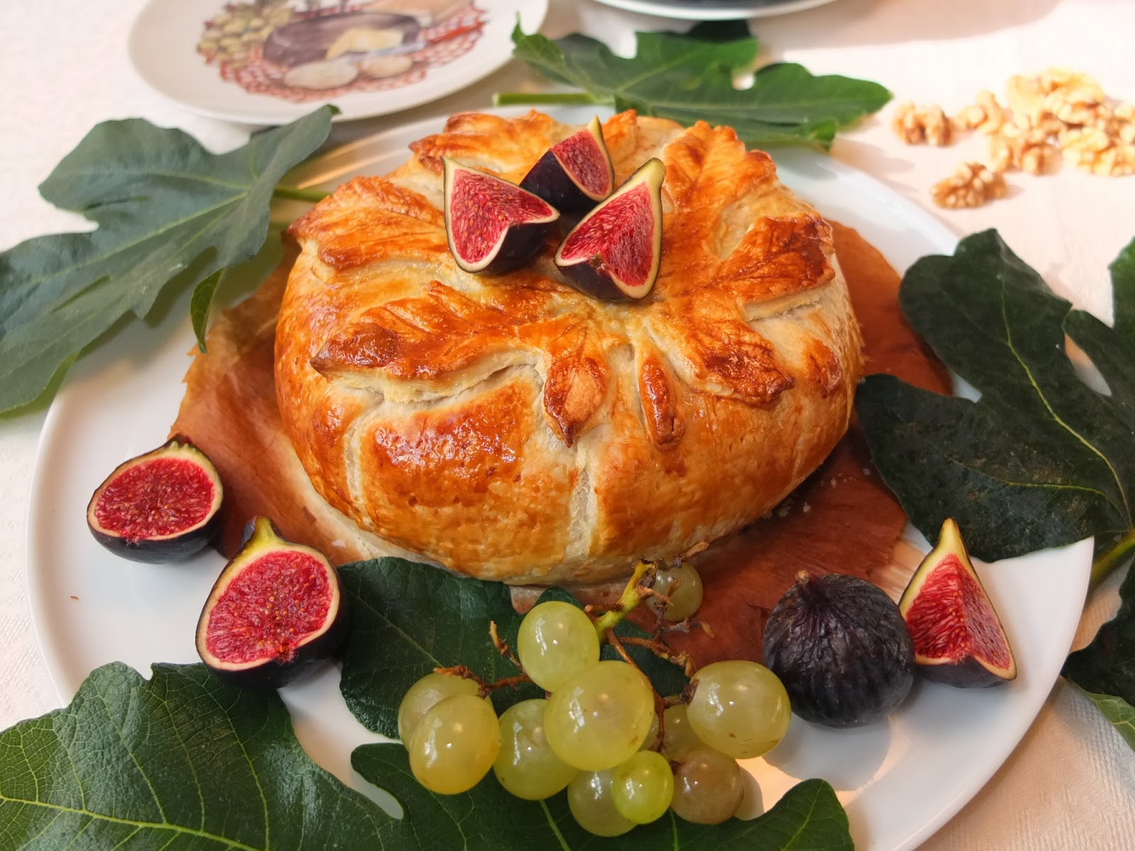 Cocinando con Lola García: Queso Brie en hojaldre con nueces y membrillo