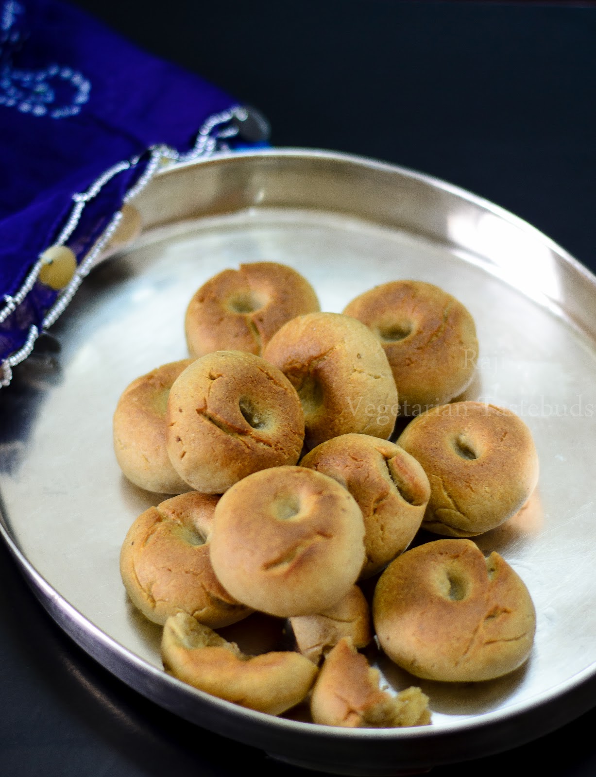 Vegetarian Tastebuds: Daal Baati ( Hard Wheat Flour Bread With Spiced ...
