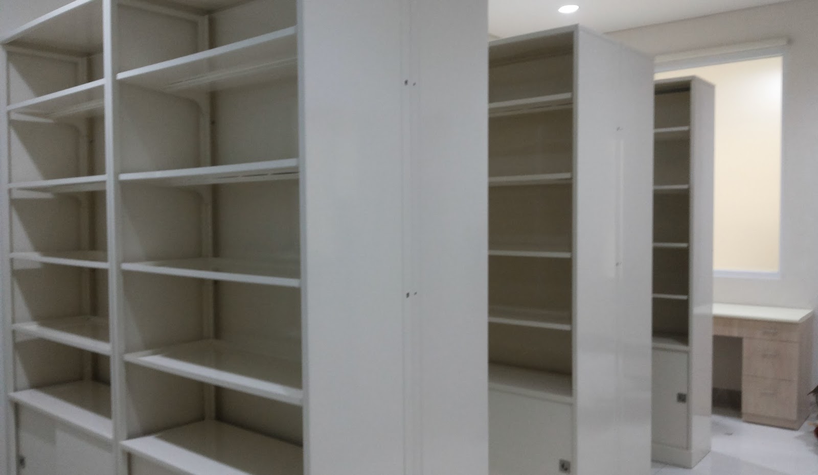 √ 27 Gambar Desain Rak Lemari Obat di Apotik - Model Desain Rumah Minimalis