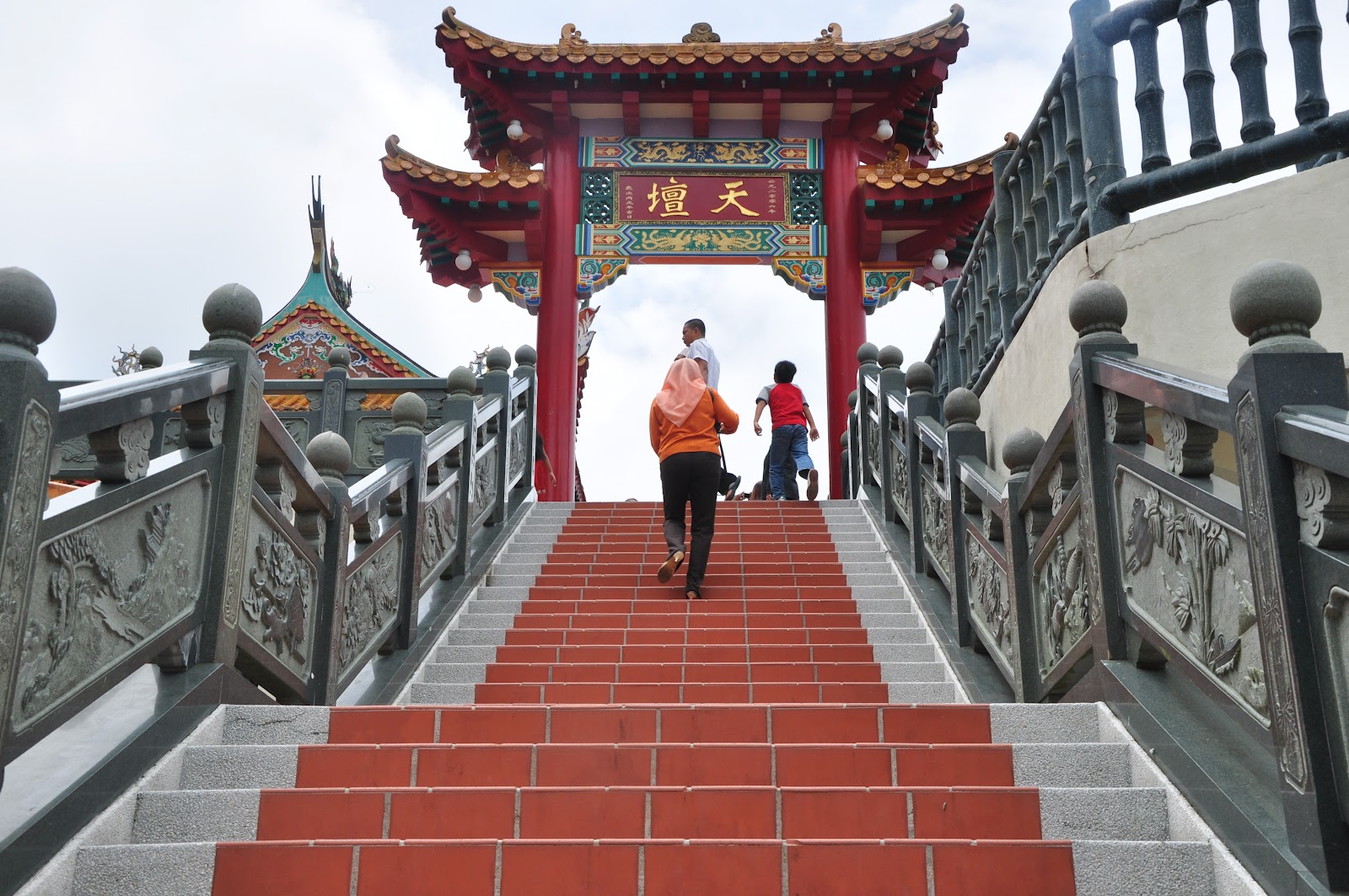 RAMZI SMART TRAVEL: Chin swee temple a religius genting highland travel ...