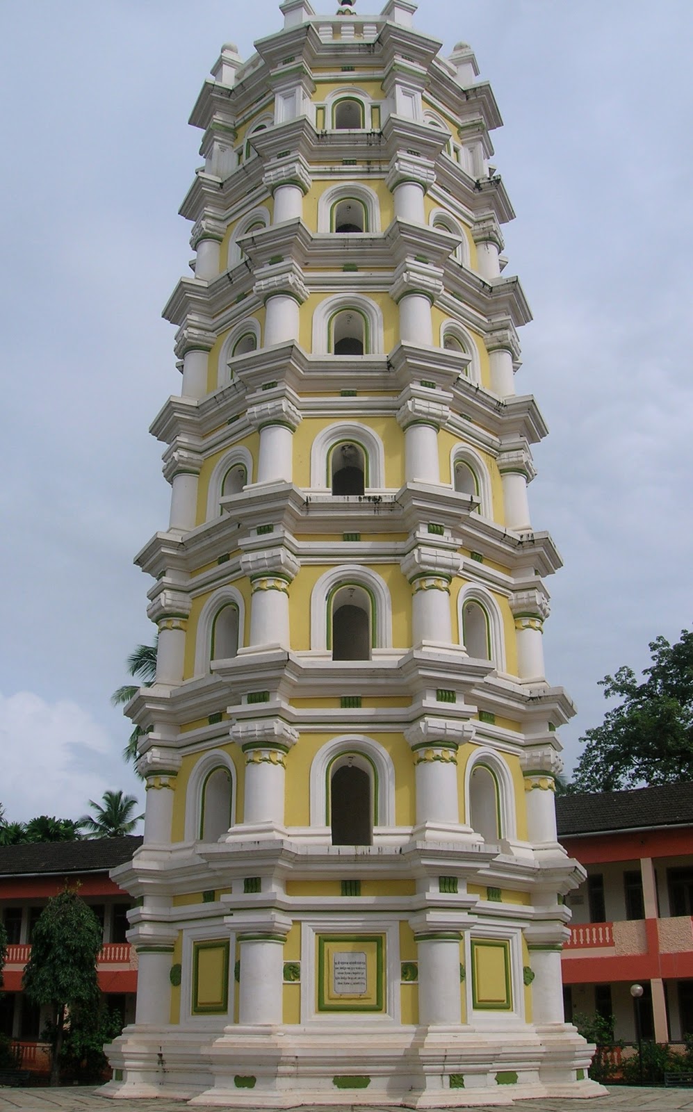 Dil Ki Nazar Se ...: My Goan Temple