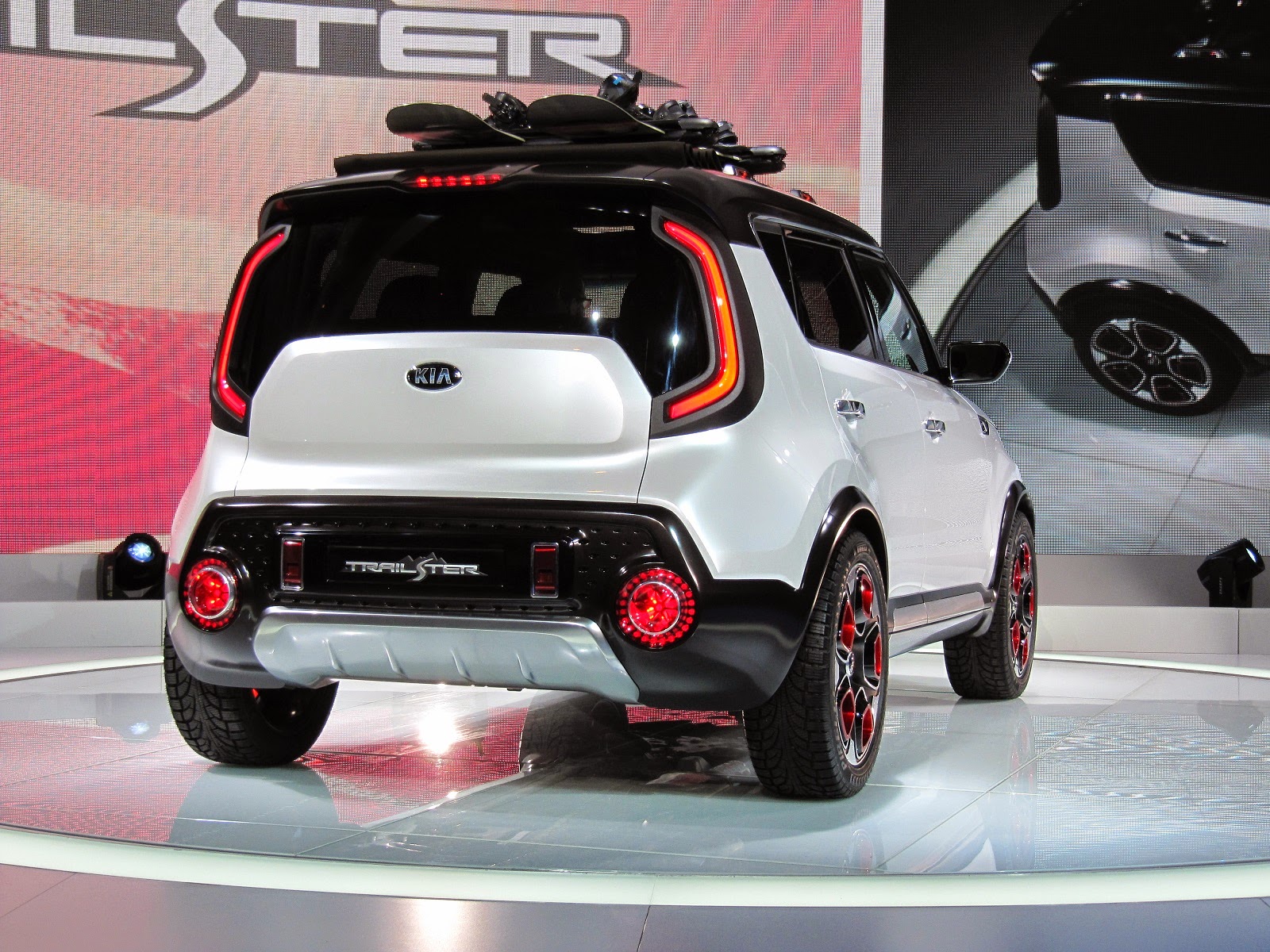 *THE KIA SOUL / TRAIL'STER e-AWD TURBO CONCEPT (PRESS INTRODUCTION ...