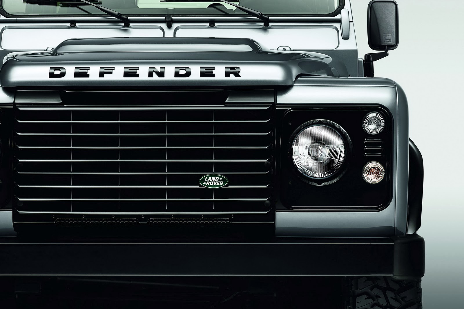 Land Rover Defender: Land Rover Defender Black Pack e Silver Pack