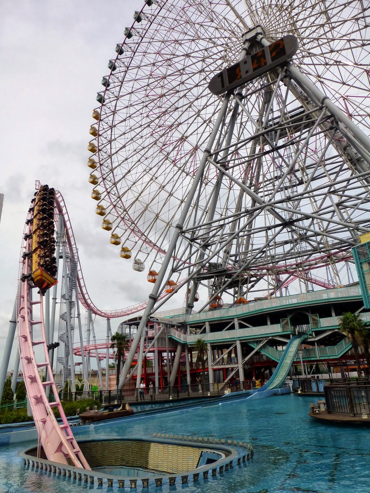 Chaos and Kanji: Yokohama Cosmo World from the Ferris Wheel