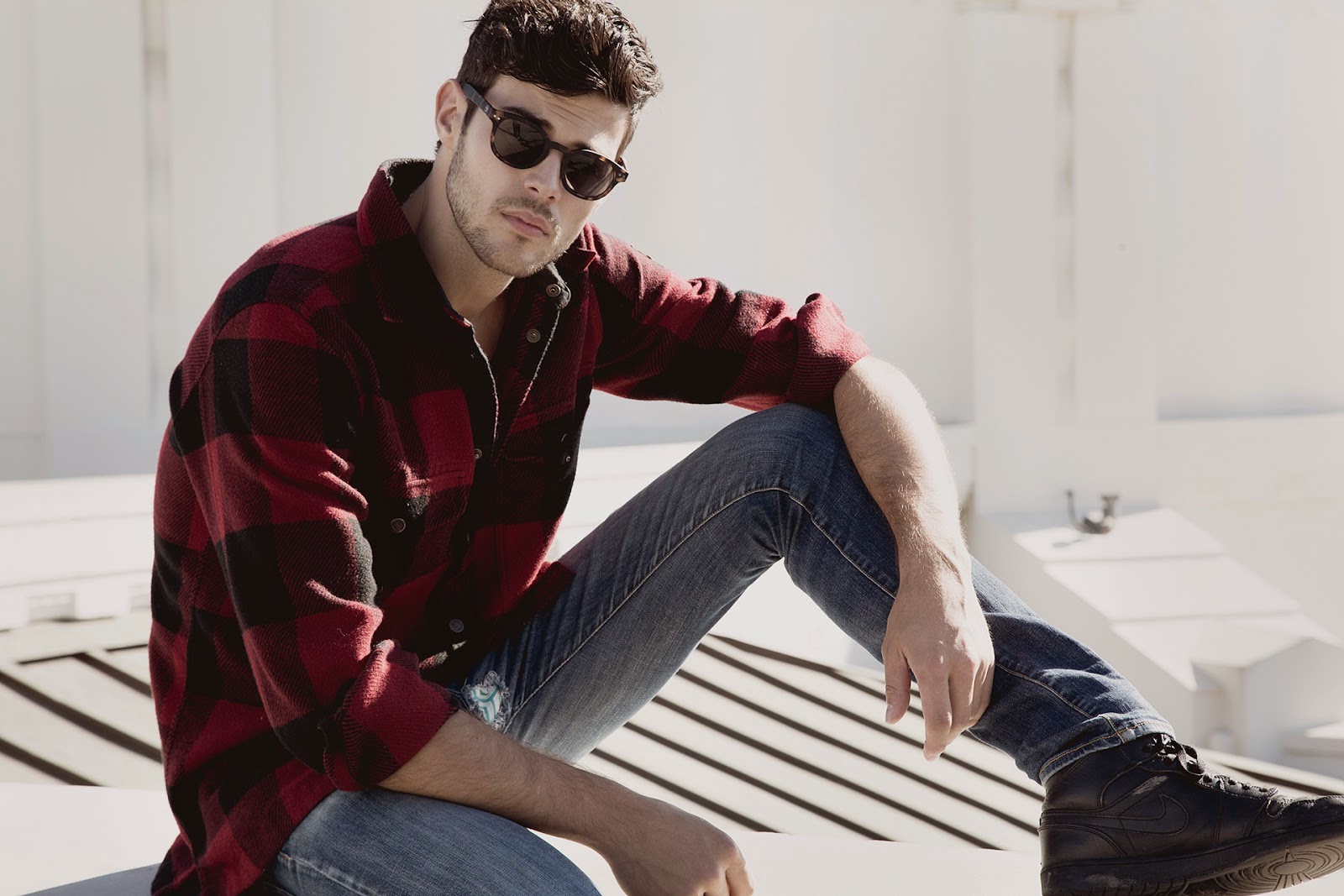 Nuovi volti: Felix Bujo - JIMI PARADISE